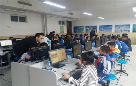 创业垂青”——以公益帮扶促乡镇学校创客教育建立与发展 多彩大学生网