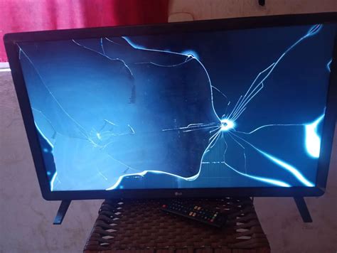 Tv Lg Com Tela Danificada Ideal Para Retirada De Peças Tvs Paço