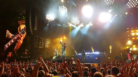 Guns N Roses Featuring Axl Rose Slash And Mckagan To Concert In