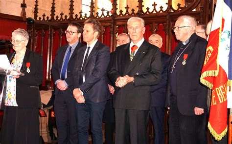 Côte Dor La Médaille De La Légion Dhonneur Remise à Louise Duchini
