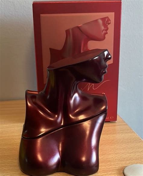 Pin By 🕯 On Billie Eilish Red Perfume Billie Billie Eilish