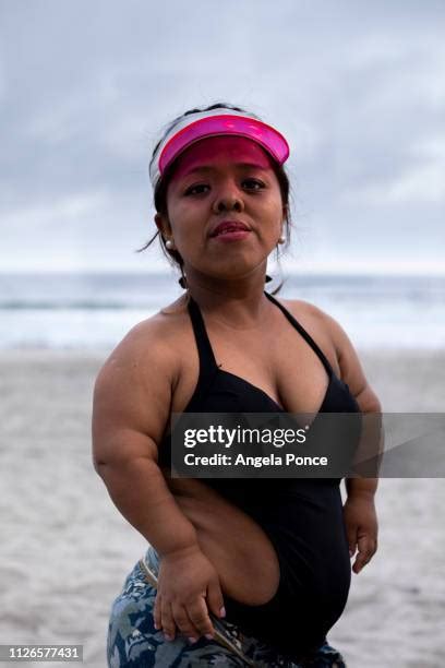 Dwarfism Woman Photos Et Images De Collection Getty Images