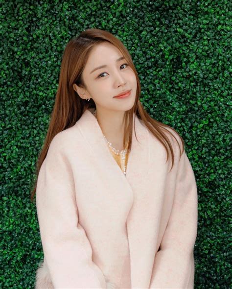 Yoon Jin Yi Photo Gallery 윤진이 Hancinema