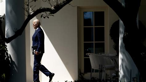 بايدن يحمل على انصار ترمب من فيلادلفيا مهد الولايات المتحدة