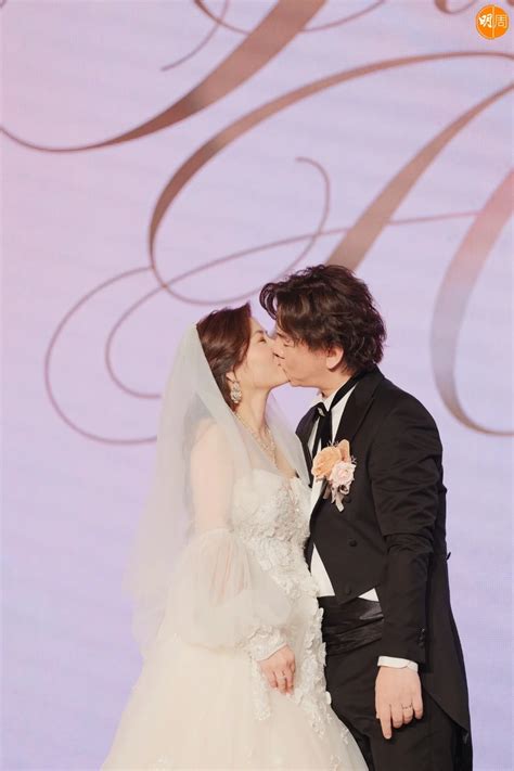 伍仲衡大婚作歌冧妻超浪漫 自彈自唱《新郎歌》感動全場 本地 明周娛樂