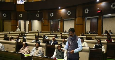 Niyojan Niti Cm हेमंत सोरेन ने युवाओं को दिया मरहम का डोज बोले