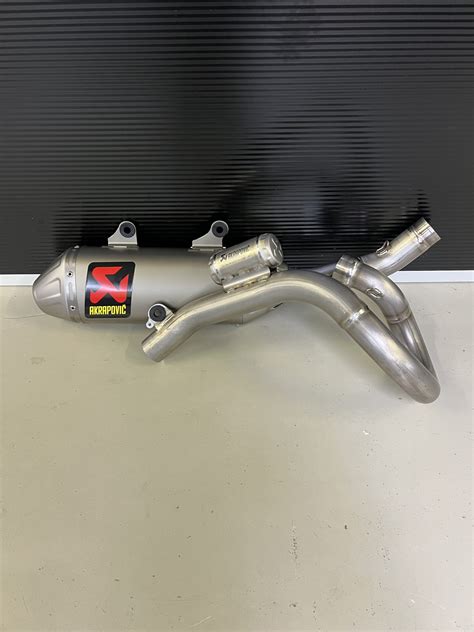 Akrapovic Evolution Line Auspuff 250350 20 Suspension