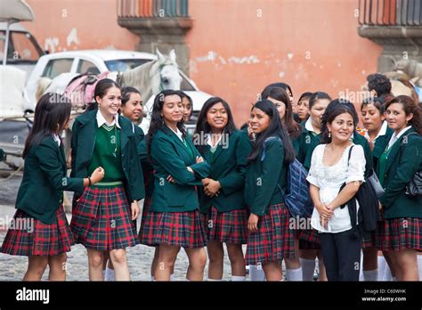 Schoolgirls Uniforms Latin America Banque De Photographies Et Dimages
