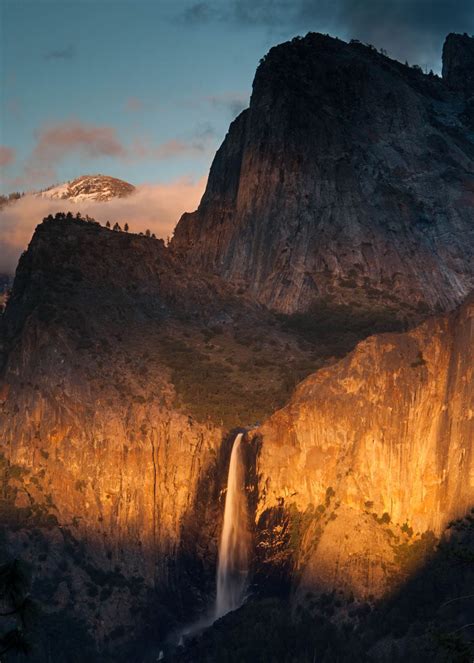 Landscape Chiaroscuro Mixed Light Spot Light Yosemite Falls John Greengo