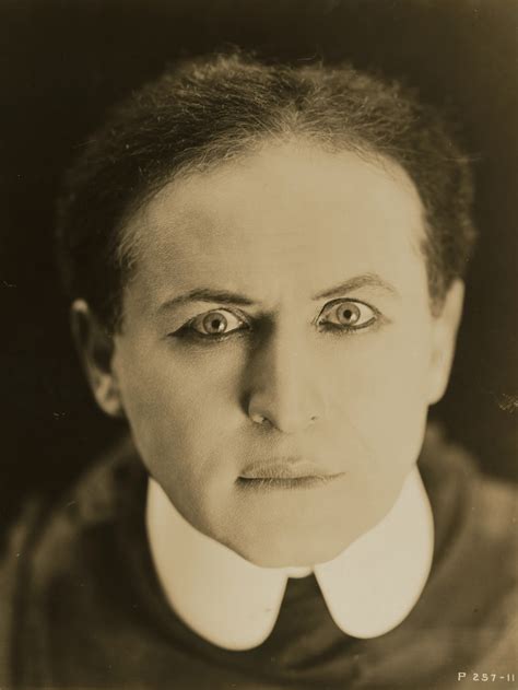 Harry Houdini Was A Handcuff King And Extraordinary Showman At The Height Of His Fame One