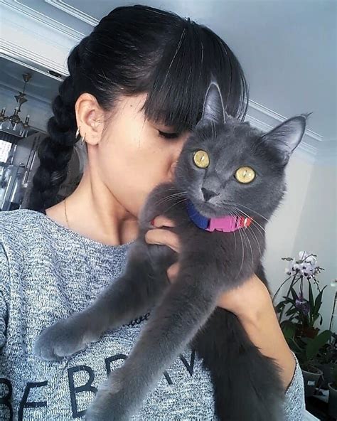 مامانم خیلی دوسم داره