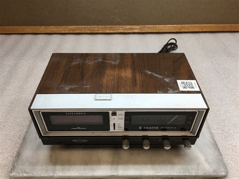 Vintage Zenith Model H472w Solid State Circle Of Sound Am Fm Alarm Clock Radio £17 69 Picclick Uk