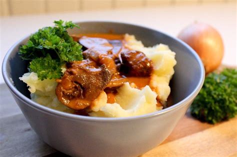 Boeuf Stroganoff Med Kartoffelmos Frk Roslev