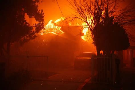 هدوء الرياح بارقة أمل وسط مخاوف كبيرة في مدينة لوس أنجلوس