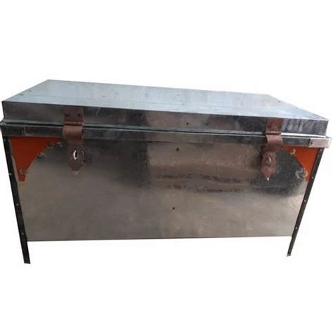 Silver Polished Rectangular Steel Trunk For Home Capacity 30 Kg At