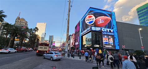 Las Vegas 3d Anamorphic Digital Billboards