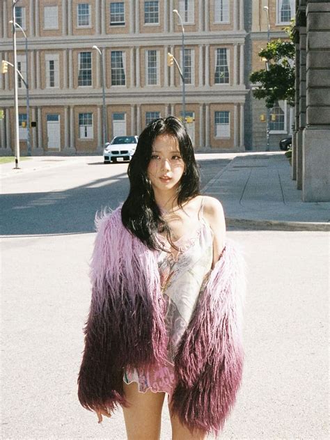 Blackpink Jisoo Turns City Streets Into A Dreamscape In Pink Mini Dress