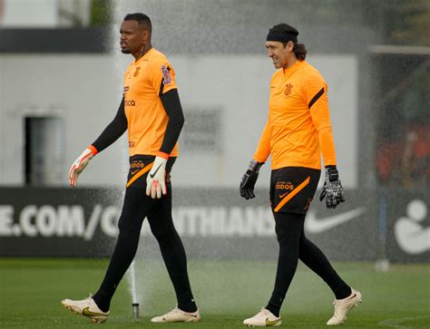 Cássio E Carlos Miguel Durante Treino De Encerramento Antes De Jogo Com