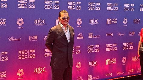 ترحيب حافل من الجمهور السعودي بالنجم العالمي جوني ديب خلال عرض فيلمه جان دو باري بالسعودية