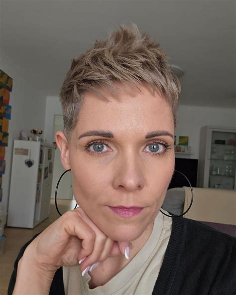 13 Short Wispy Pixie Hairstyles That Always Look Polished Creativebooster