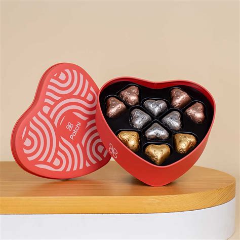 Patchi Tin Box Of Pieces A Vase Of Red Roses Alexandria Flowrista