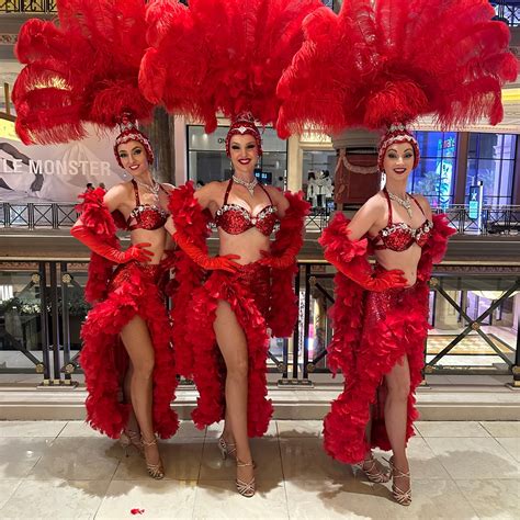 Showgirls Showgirls In Las Vegas Wishes You A Happy Labor Day