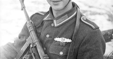 Ritterkreuzträger Willy Zimmermann With Mp 40