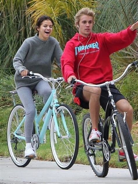 Selena Gomez E Justin Bieber Si Baciano