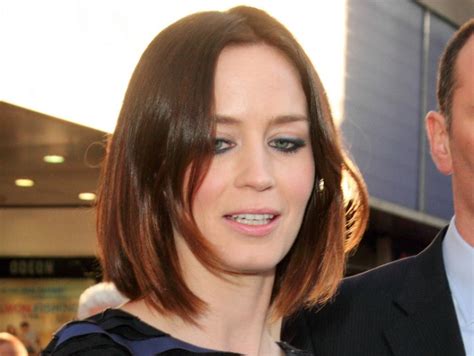 Emily Blunts Bob Cut With A Shallow Angle
