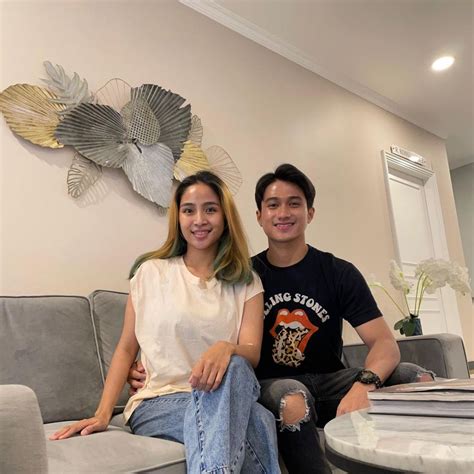 Dikira Masih Single Mesra Lavicky Nicholas Bersama Istri