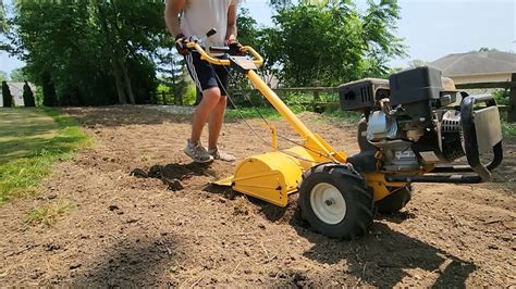 Seeding A Backyard Bentgrass Fairway Youtube