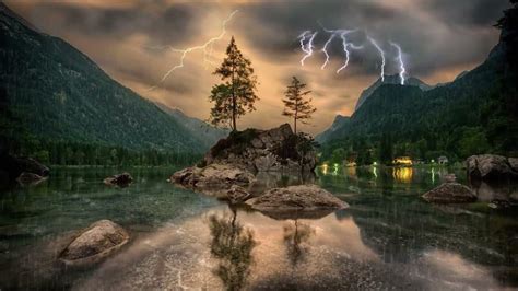 천둥 빗소리 울창한 숲과 호수속 산장 지붕에서 내리는 빗소리와 번개 천둥소리를 들으며 순식간에 잠들다 I 잠이 안올때 숙면을 취하고 싶을때 듣는 빗소리 수면 자장가