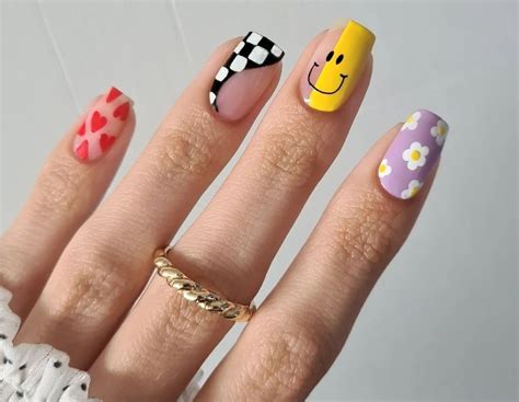 35 Trendy Checkered Nail Art Designs Checkered Smiley Face Nails Artofit