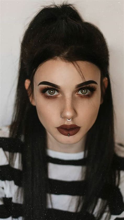 Pin By Clara Roberts On Hair Nails And Makeup Dark Hair Makeup