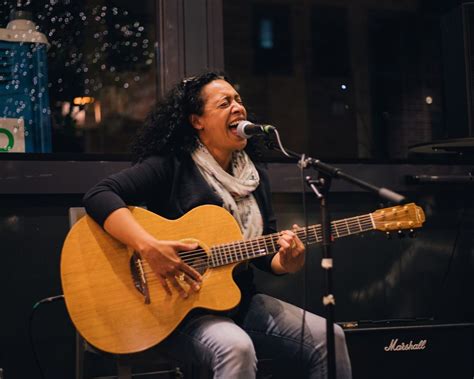 Condenser Mic Vs Dynamic Mic Choosing The Right Microphone