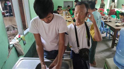 ေရာင္စံုတြဲလက္မ်ား ေရာင္စံုတြဲလက္မ်ား တကၠသိုလ္ေပါင္းစံု လူငယ္ပရဟိတအဖ