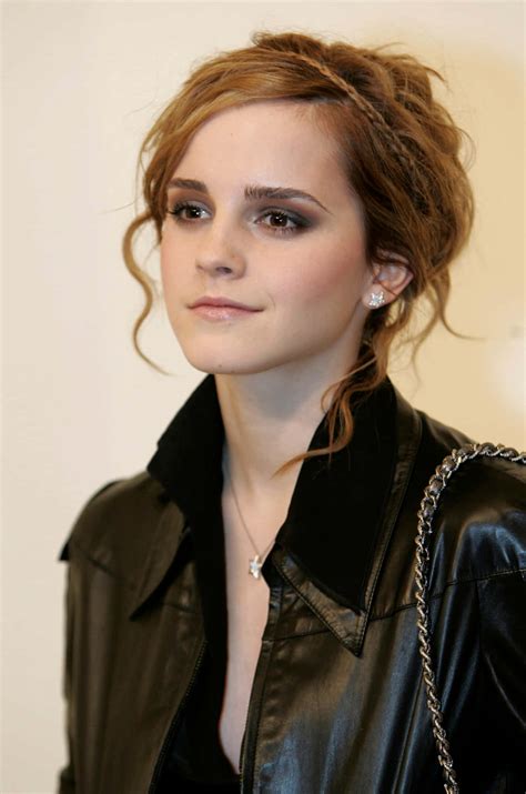 Download Elegant Emma Watson At A Fashionable Event