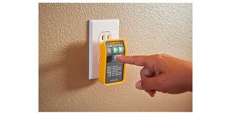 Fluke St120 Gfci Socket Tester Without B Fluke St120 Gfci Socket Tester Without B