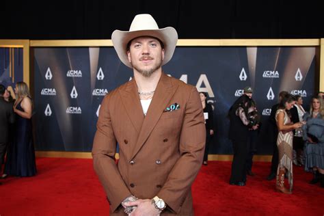 Cma Awards Take A Look At Country Musics Biggest Stars On The Red Carpet