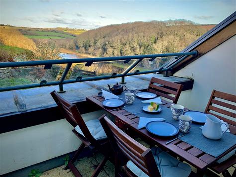 The Crows Nest In Maenporth Cornwall Cottages And Lodges