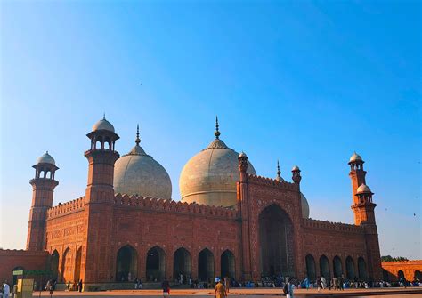 Badshahi Mosque Visitors