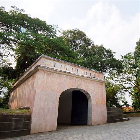Singapores Ancient History Walking Trail At Fort Canning Park Ubqggk