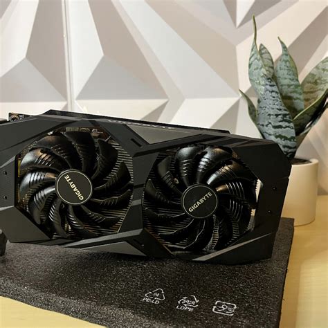 GIGABYTE RX 5600 XT 6gb Vram black | Jawa