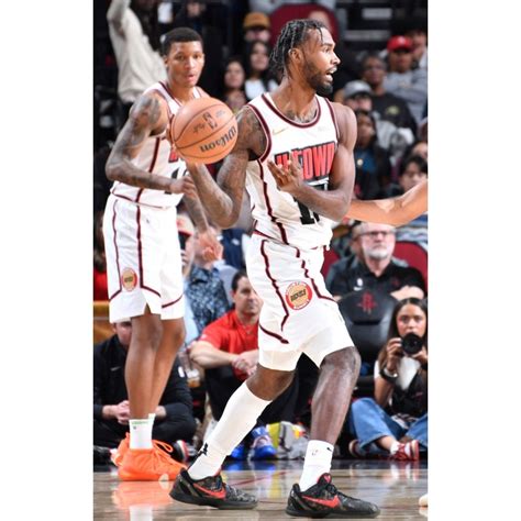 Which Basketball Shoes Tari Eason Wore