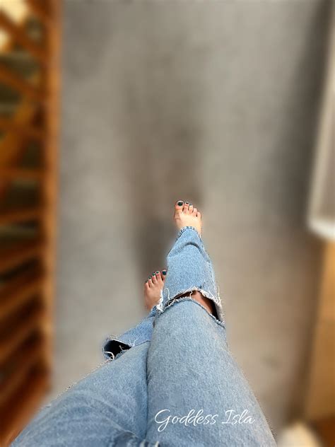 Get Licking R Censoredforfeet