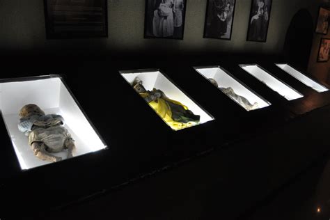 Guanajuato Mummy Museum Mirror Online