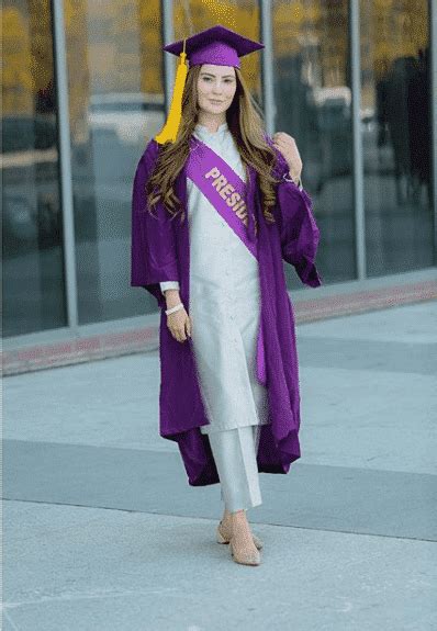 22 Best Pakistani Convocation Outfits For Graduating Girls Branded Girls