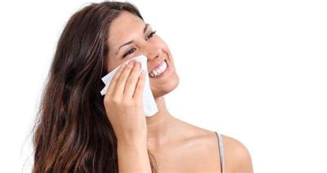 Find Out Whether You Have Oily Dry Or Normal Skin With This Tissue