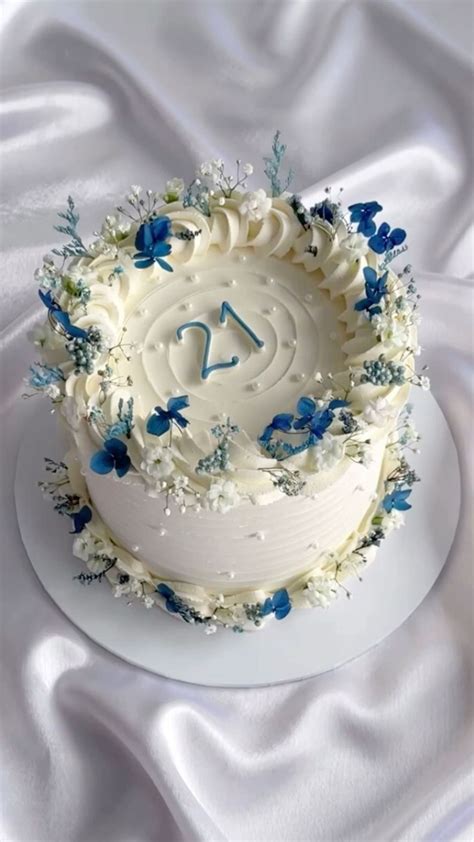 Elegante Torte Mit Rosa Blumen Und Macarons
