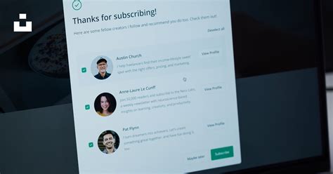 키보드에 손을 대고 노트북에 입력하는 사람 사진 Unsplash의 무료 컴퓨터 이미지